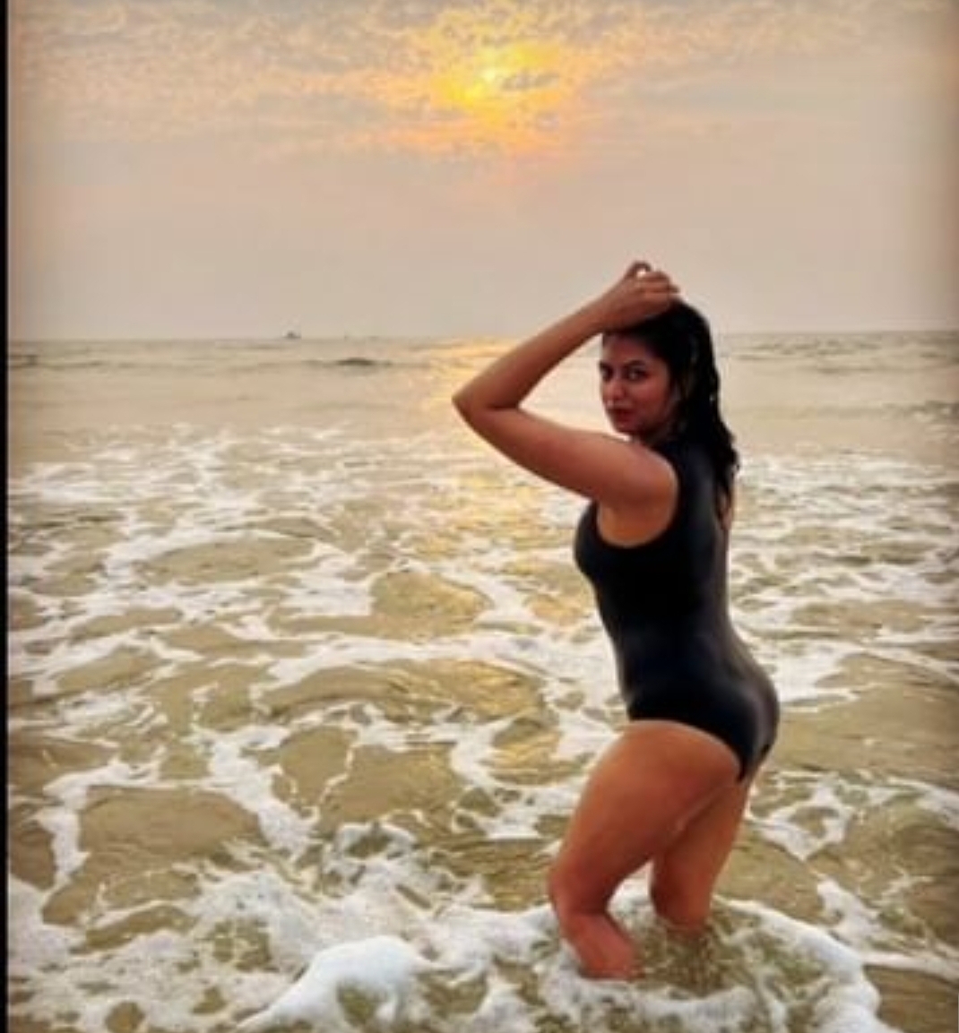 Reality Show Star Kavita Kaushik Looks Sizzling Hot In Bikini Pictures The Live Ahmedabad